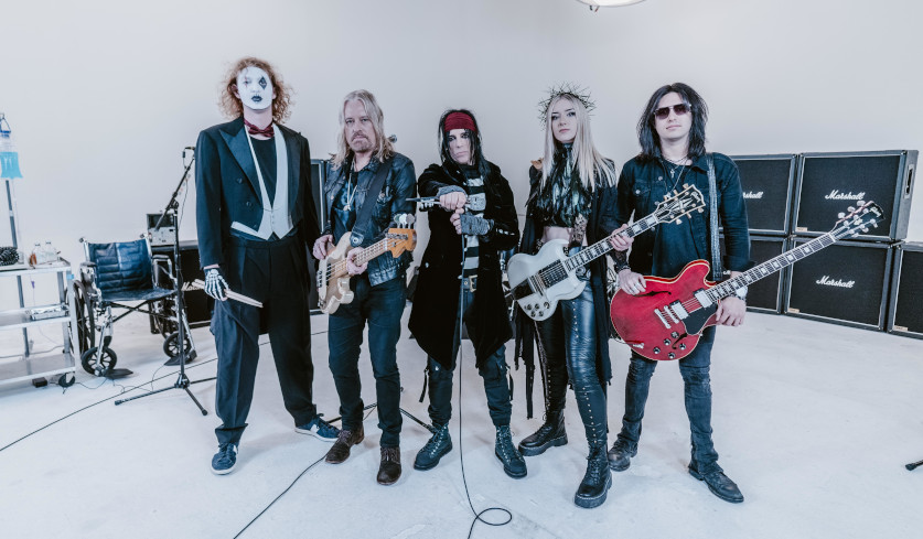 Crossbone Skully: Die Rotzlöffel von Wolke sieben | ROCKS